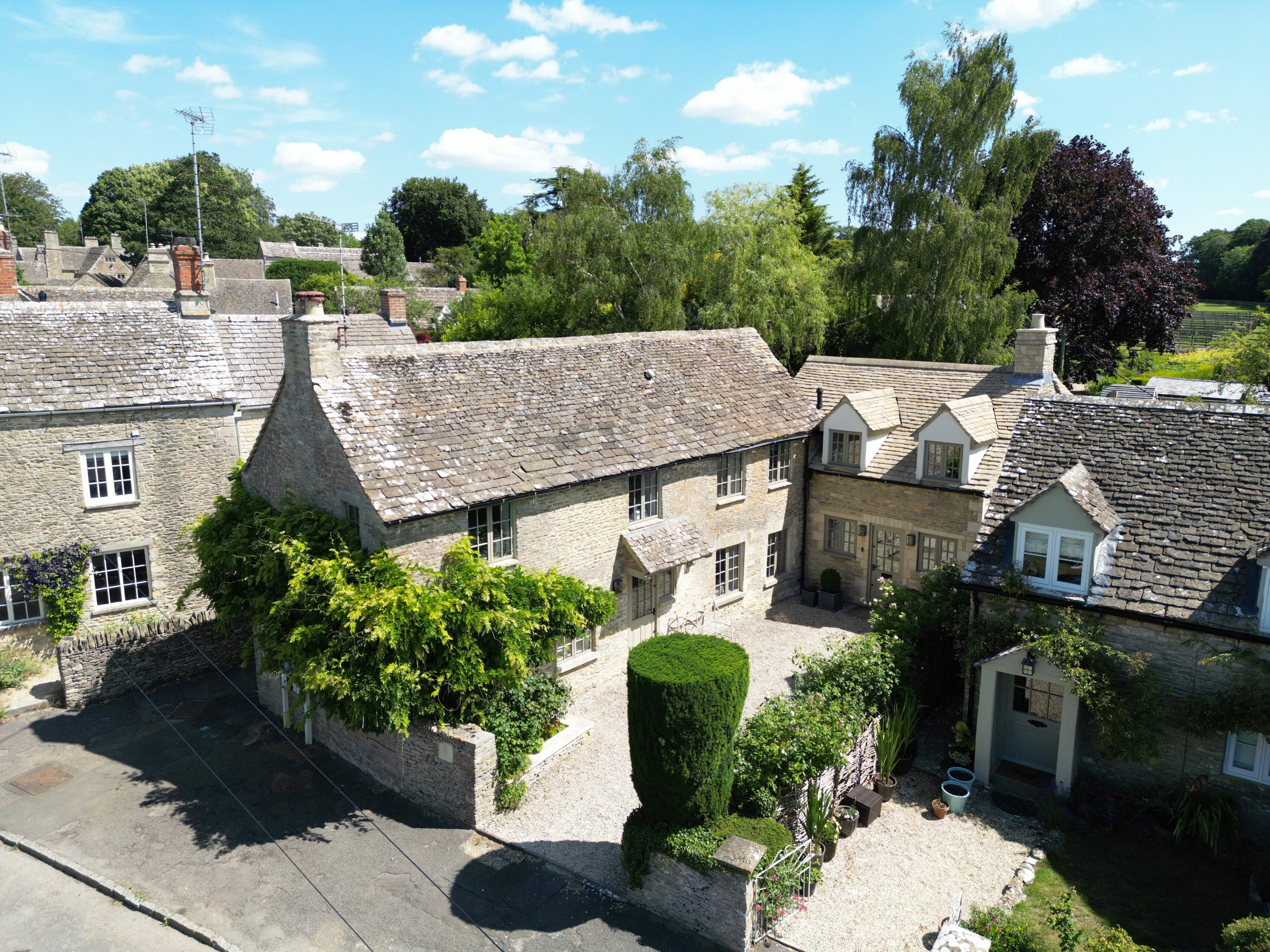 Yew Tree Cottage, Ampney St Peter - The Country House Department