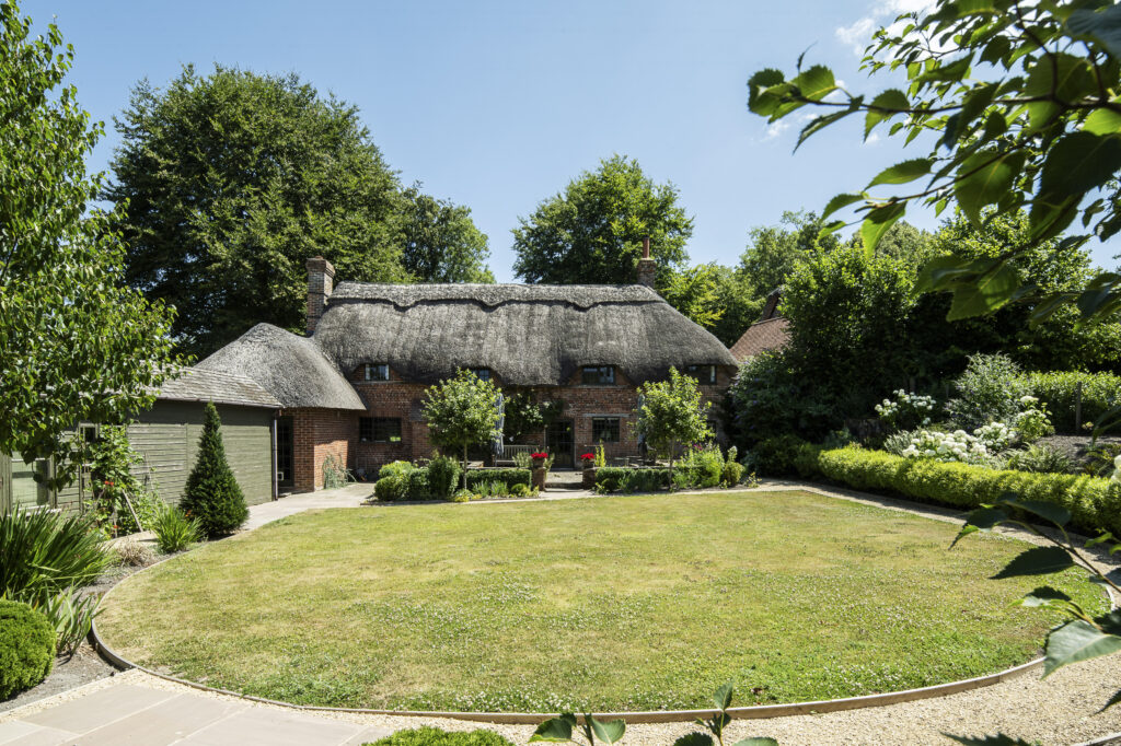 Cruck House, Shalbourne - The Country House Department